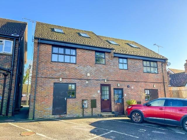 Mardens Court, Crowborough TN6, 3 bed flat to rent, £1,300 pcm | PrimeLocation