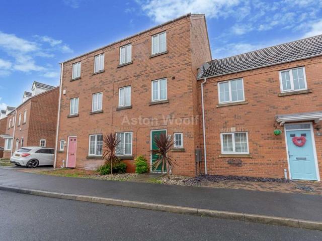 Mardling Avenue, Nottingham 4 bed townhouse to rent £1,295 pcm £299 pw