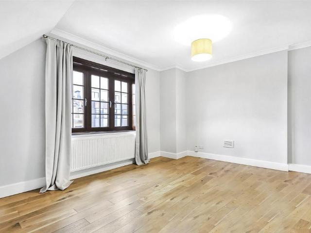 Mare Street, London, E8 3 bed apartment to rent £3,500 pcm £808 pw