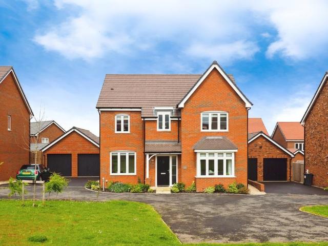 Marella Close, Nottingham NG12 5 bed detached house to rent £2,450 pcm £565 pw