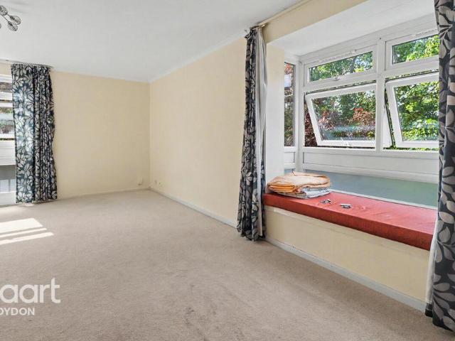 Maresfield, CROYDON 2 bed flat to rent £1,650 pcm £381 pw