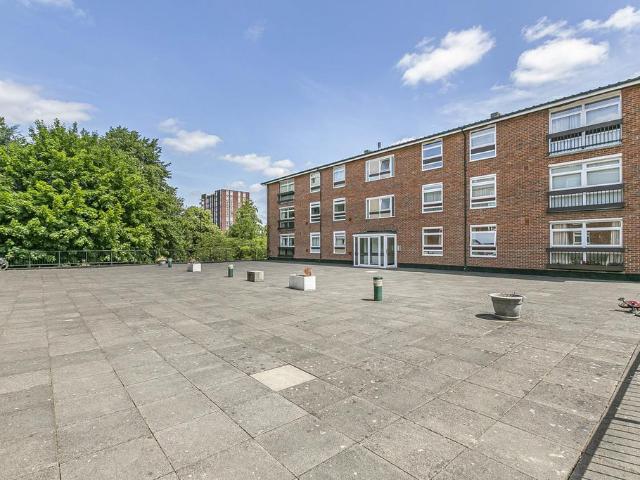 Maresfield, Croydon, CR0 2 bed flat to rent £1,650 pcm £381 pw