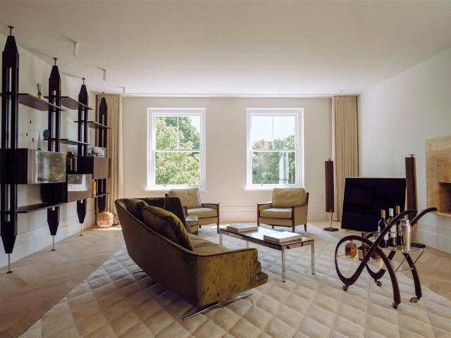 Maresfield Gardens, Hampstead, London 2 bed flat to rent £14,500 pcm £3,346 pw