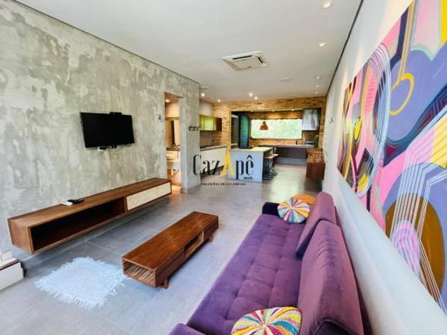 Maresias casa reformada com 2 suites e Espaço gourmet a venda, dentro de condomínio a 600 metros da