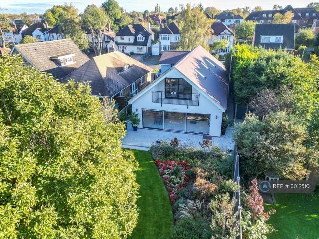 Margaret Avenue, Brentwood, CM15 4 bed detached house to rent £4,950 pcm £1,142 pw