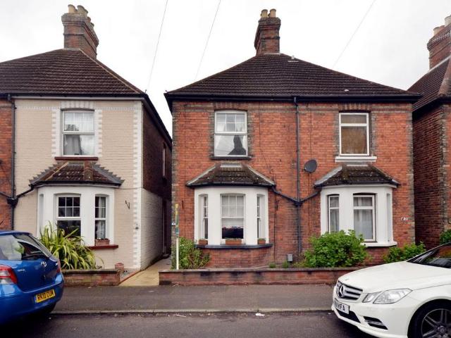 Margaret Road, Guildford, GU1 2 bed house to rent £2,250 pcm £519 pw