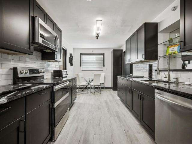 Margate Home, a 5 minute walk to transit stop Roya