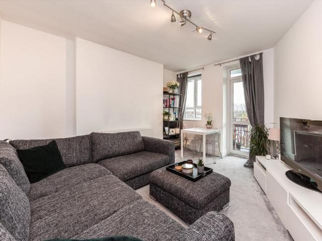 Margravine Road, London W6 1 bed flat to rent £1,800 pcm £415 pw
