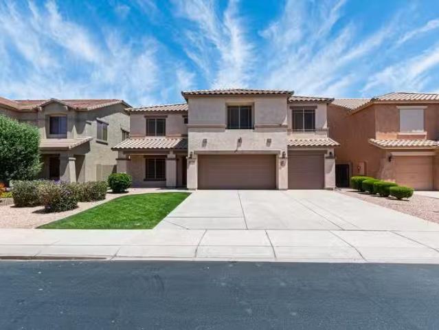 Maricopa House, 3750 sqft, 3 car garage, pool 43560 W Elizabe.