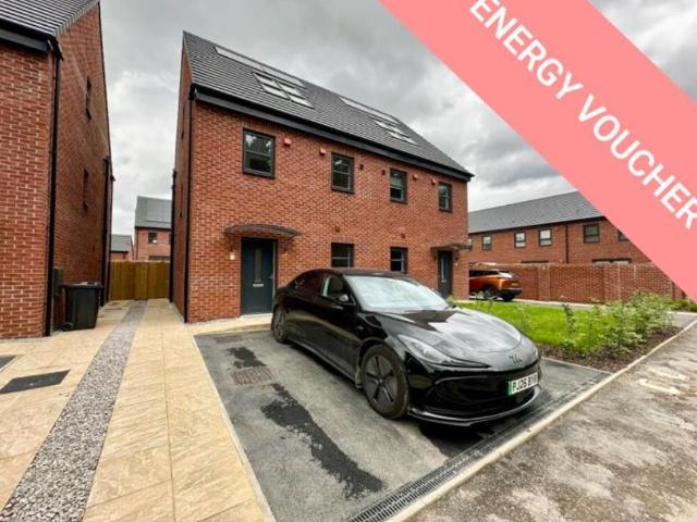 Maria Rowley Close, Crossgates, LEEDS 2 bed townhouse to rent £1,735 pcm £400 pw
