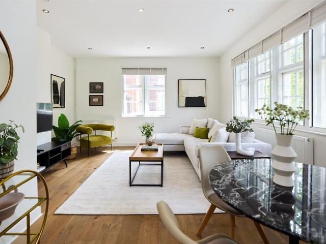 Marianne Close, London, SE5 2 bed flat to rent £4,000 pcm £923 pw