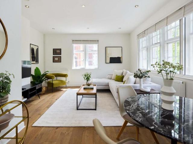 Marianne Close London SE5 2 bed flat to rent £4,500 pcm £1,038 pw