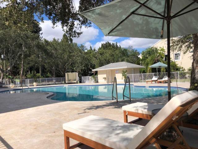 Maridadi West Palm Beach 3 Bedroom Apartment for Rent at 4685 N Haverhill Rd, West Palm Beach, FL 33417