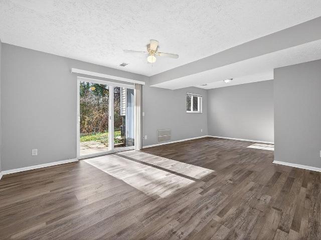 Mariemont Woods 2 Bedroom Apartment for Rent at 6540 Murray Ave, Cincinnati, OH 45227 Madisonville