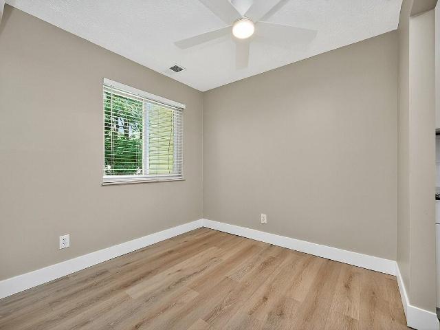Mariemont Woods 2 Bedroom Apartment for Rent at 6540 Murray Ave, Cincinnati, OH 45227 Madisonville