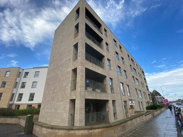 Marionville Road, Meadowbank. 2 bed flat to rent £1,475 pcm £340 pw