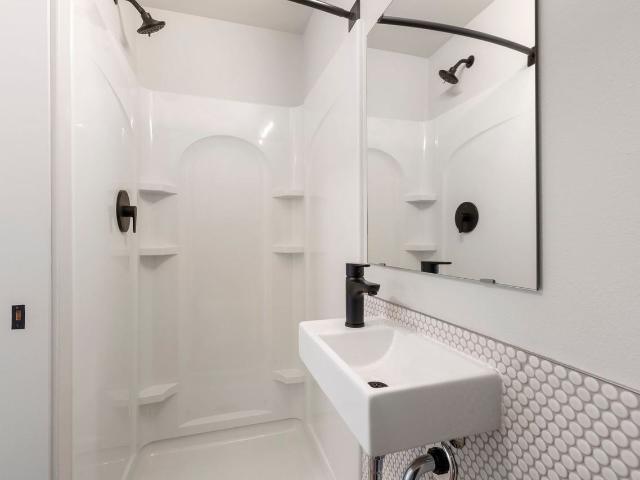 Marion Studio Apartment for Rent at 1305 E Marion St, Seattle, WA 98122 Minor