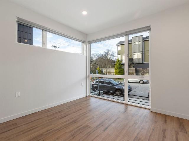 Marion Studio Apartment for Rent at 1305 E Marion St, Seattle, WA 98122 Minor