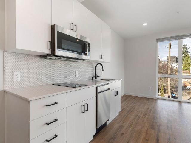 Marion Studio Apartment for Rent at 1305 E Marion St, Seattle, WA 98122 Minor