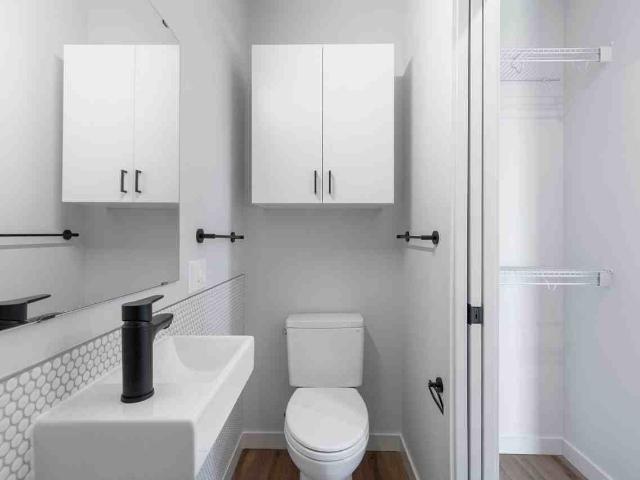 Marion Studio Apartment for Rent at 1305 E Marion St, Seattle, WA 98122 Minor