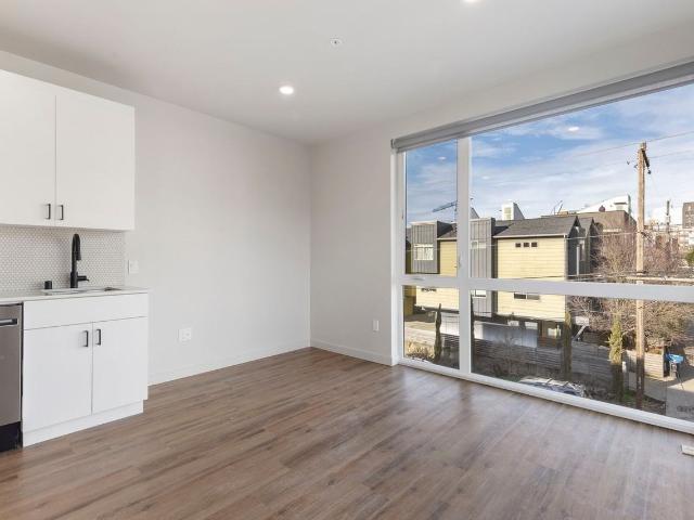 Marion Studio Apartment for Rent at 1305 E Marion St, Seattle, WA 98122 Minor