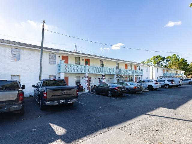 Marilyn Apartments