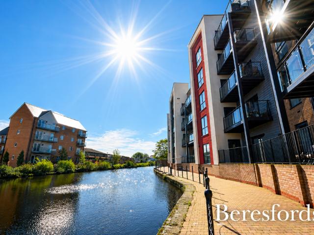Marina Court, Wharf Road, CM2 2 bed apartment to rent £1,625 pcm £375 pw