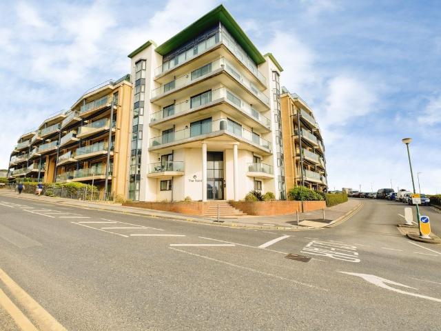Marina Close, Bournemouth BH5, 2 bed flat to rent, £1,750 pcm | PrimeLocation