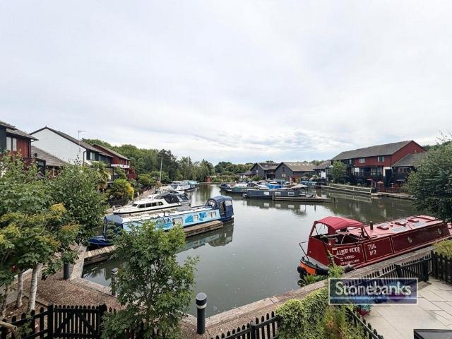 Marina Approach, Hayes UB4 5 bed house share to rent £4,500 pcm £1,038 pw