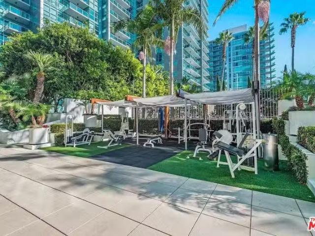 Marina Pointe Dr, Marina Del Rey, CA 90292