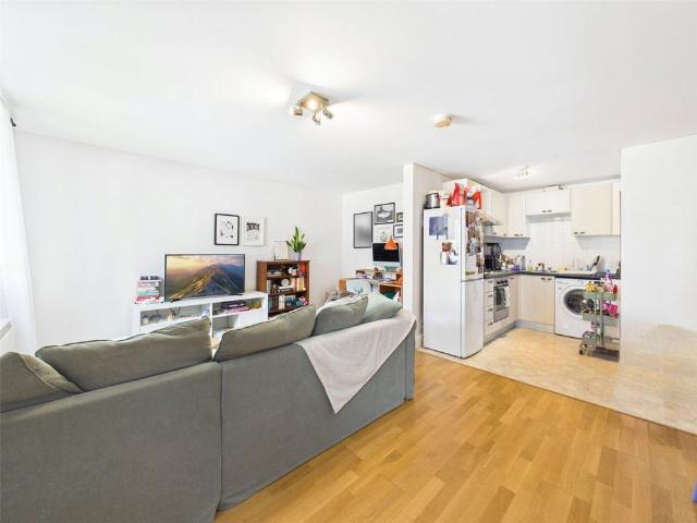 Marina Place, Hampton Wick, KT1, Kingston Upon Thames