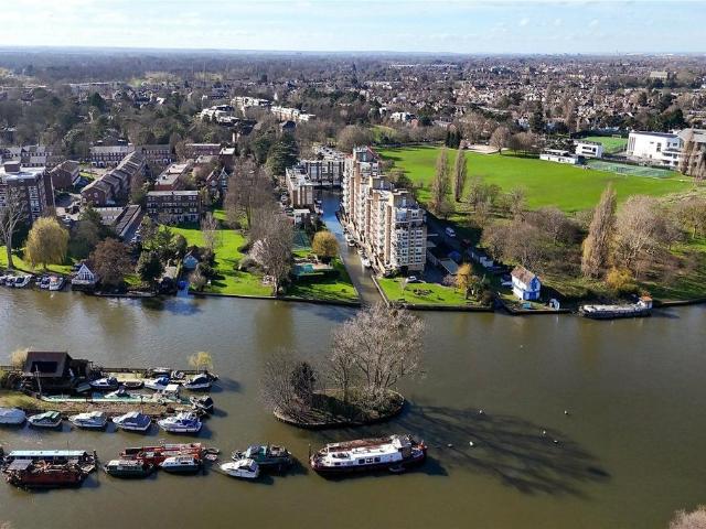 Marina Place, Hampton Wick 1 bed apartment to rent £1,650 pcm £381 pw