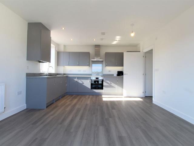 Marina Walk, Rowhedge, Colchester CO5, 2 bed flat to rent, £1,300 pcm | PrimeLocation