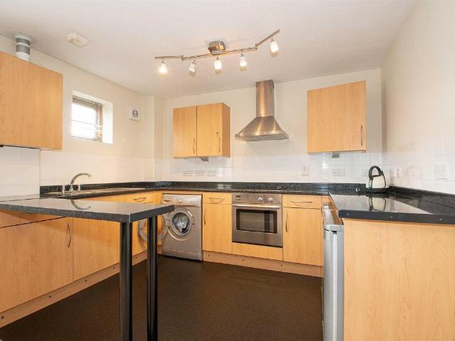 Marine Court, Leadenhall, Milton Keynes MK6, 2 bed flat to rent, £1,250 pcm | PrimeLocation