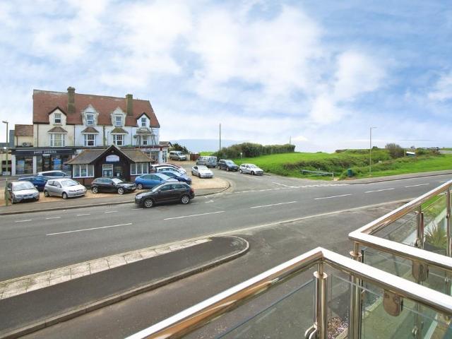 Marine Drive, Barton On Sea 2 bed maisonette to rent £1,600 pcm £369 pw