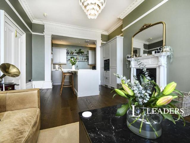 Marine Parade, Brighton, East Sussex. 2 bed flat to rent £2,000 pcm £462 pw