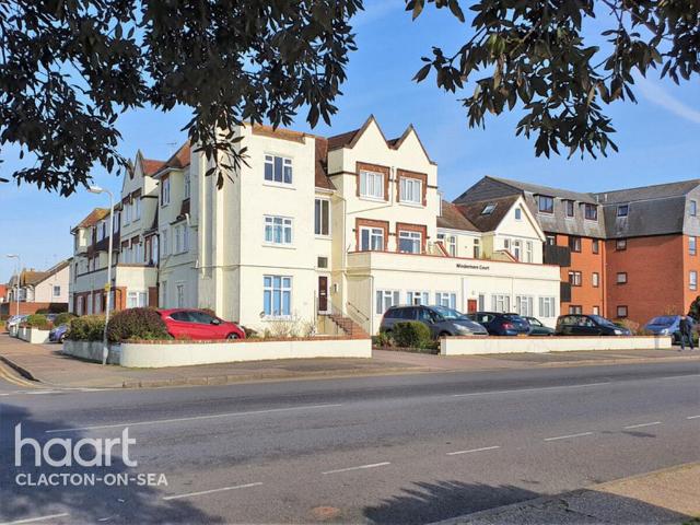 Marine Parade East, CLACTON ON SEA 3 bed flat to rent £1,350 pcm £312 pw