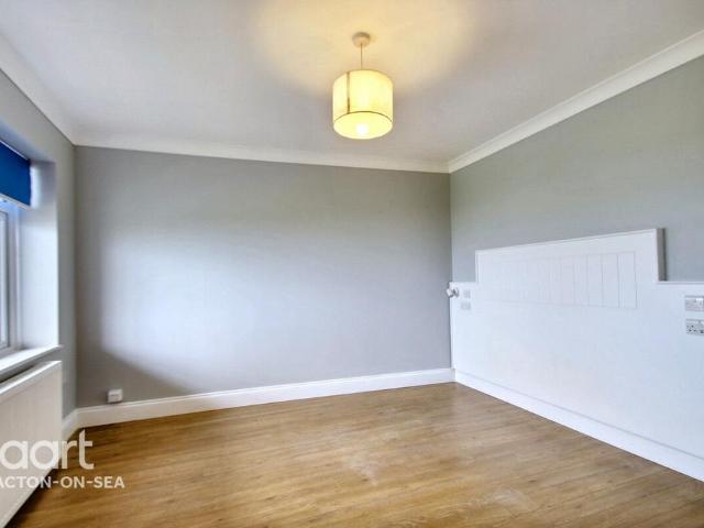 Marine Parade East, CLACTON ON SEA 2 bed apartment to rent £1,150 pcm £265 pw