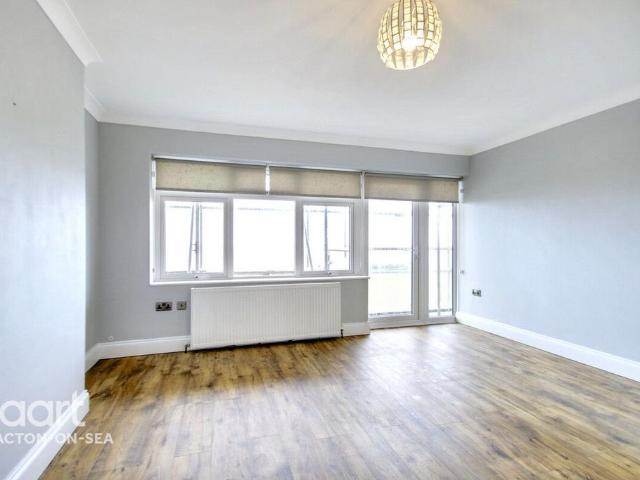Marine Parade East, CLACTON ON SEA 2 bed apartment to rent £1,150 pcm £265 pw