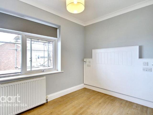Marine Parade East, CLACTON ON SEA 2 bed apartment to rent £1,150 pcm £265 pw