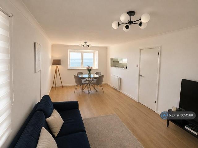 Marine Parade East, Clacton On Sea, CO15 2 bed flat to rent £1,075 pcm £248 pw