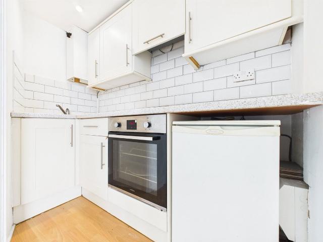 Marine Parade, Kemptown BN2, Property to rent, £925 pcm | PrimeLocation