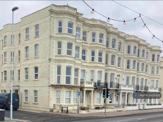 Marine Parade, Worthing, BN11 2 bed flat to rent £1,550 pcm £358 pw