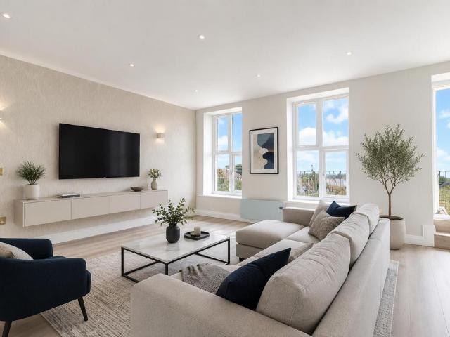Marine Parade, Worthing 1 bed flat to rent £1,050 pcm £242 pw