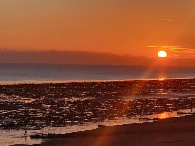 Marine Parade, Worthing 2 bed apartment to rent £1,600 pcm £369 pw