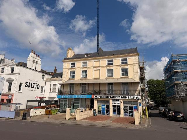 Marine Parade, Worthing 2 bed flat to rent £1,195 pcm £276 pw