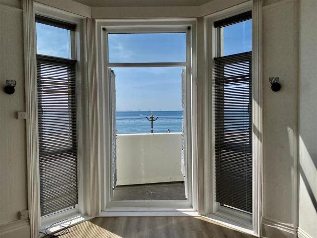 Marine Parade, Worthing 2 bed flat to rent £1,350 pcm £312 pw