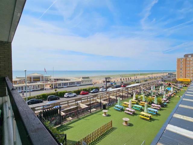 Marine Parade, Worthing 2 bed flat to rent £1,450 pcm £335 pw