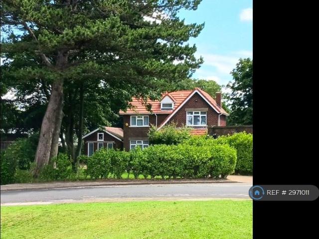 Marine Road East, Morecambe, LA4 3 bed detached house to rent £1,795 pcm £414 pw