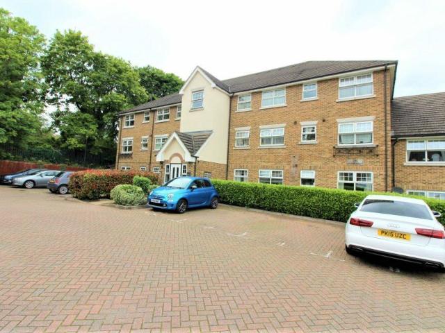 Mariner Close, New Barnet, Herts. 2 bed flat to rent £1,699 pcm £392 pw